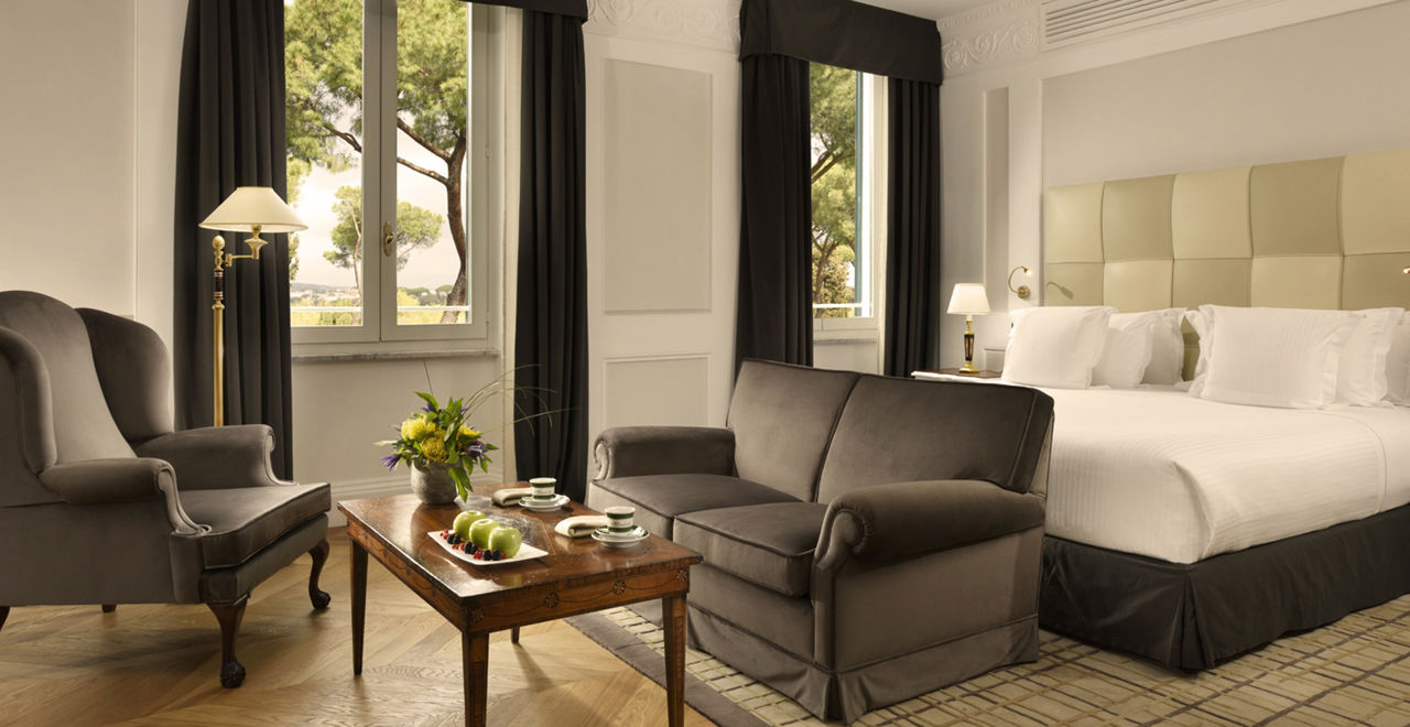 Book the Junior Suite of Hotel Splendide Royal Rome