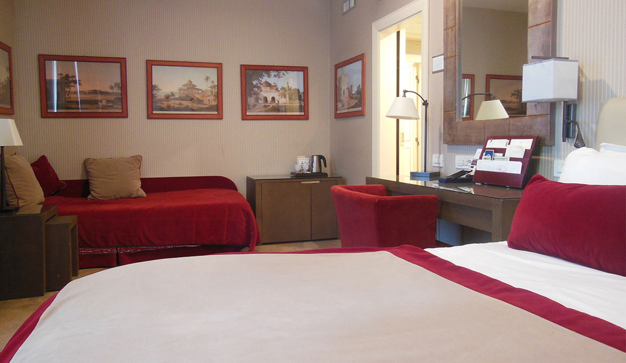 Room with double extra bed at Hotel Dei Borgognoni in Rome