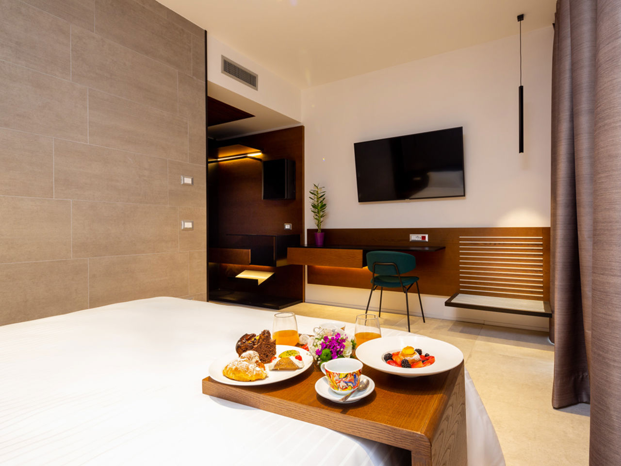 Book the Business Room of The Corner Duomo Hotel near Milan Duomo