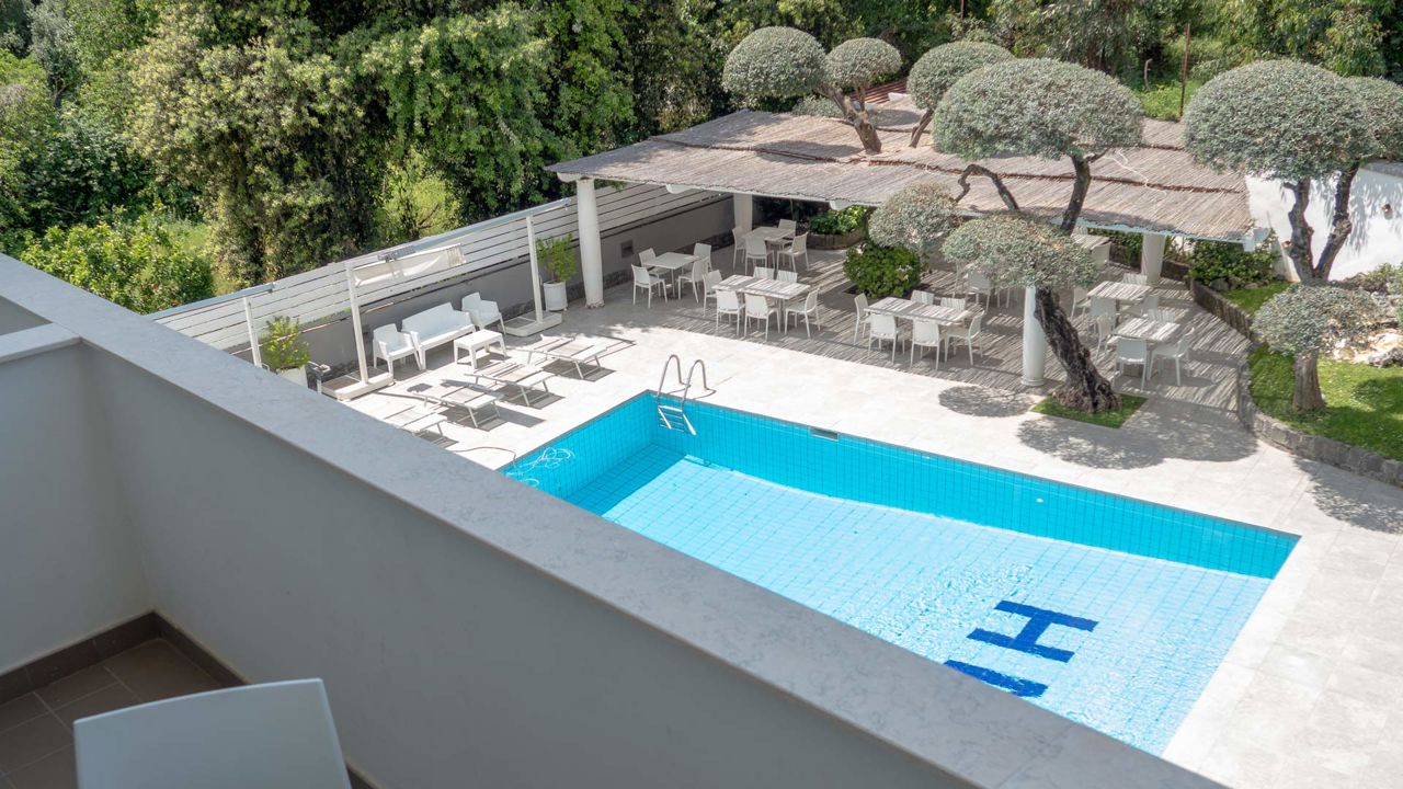 Book the Pool View Room of Hotel Marad in the Gulf of Naples