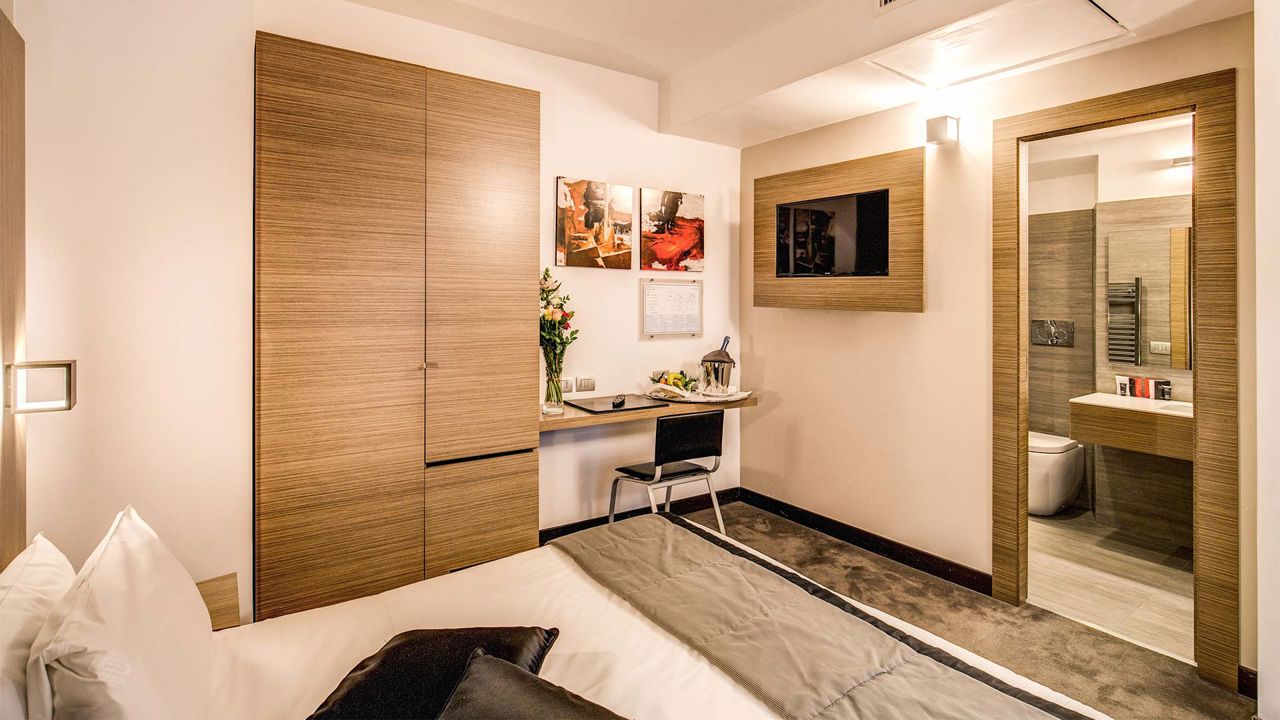 Contacto Hotel Trevi en Roma centro para información y reservas