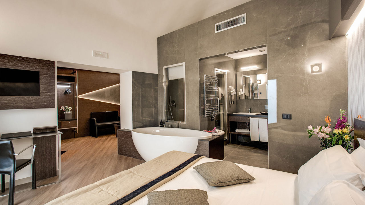Discover the rooms at Hotel Trevi Collection in Rome centre