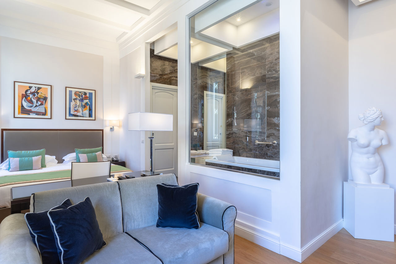 Discover the Deluxe Triple Suite at Internazionale Domus in Rome