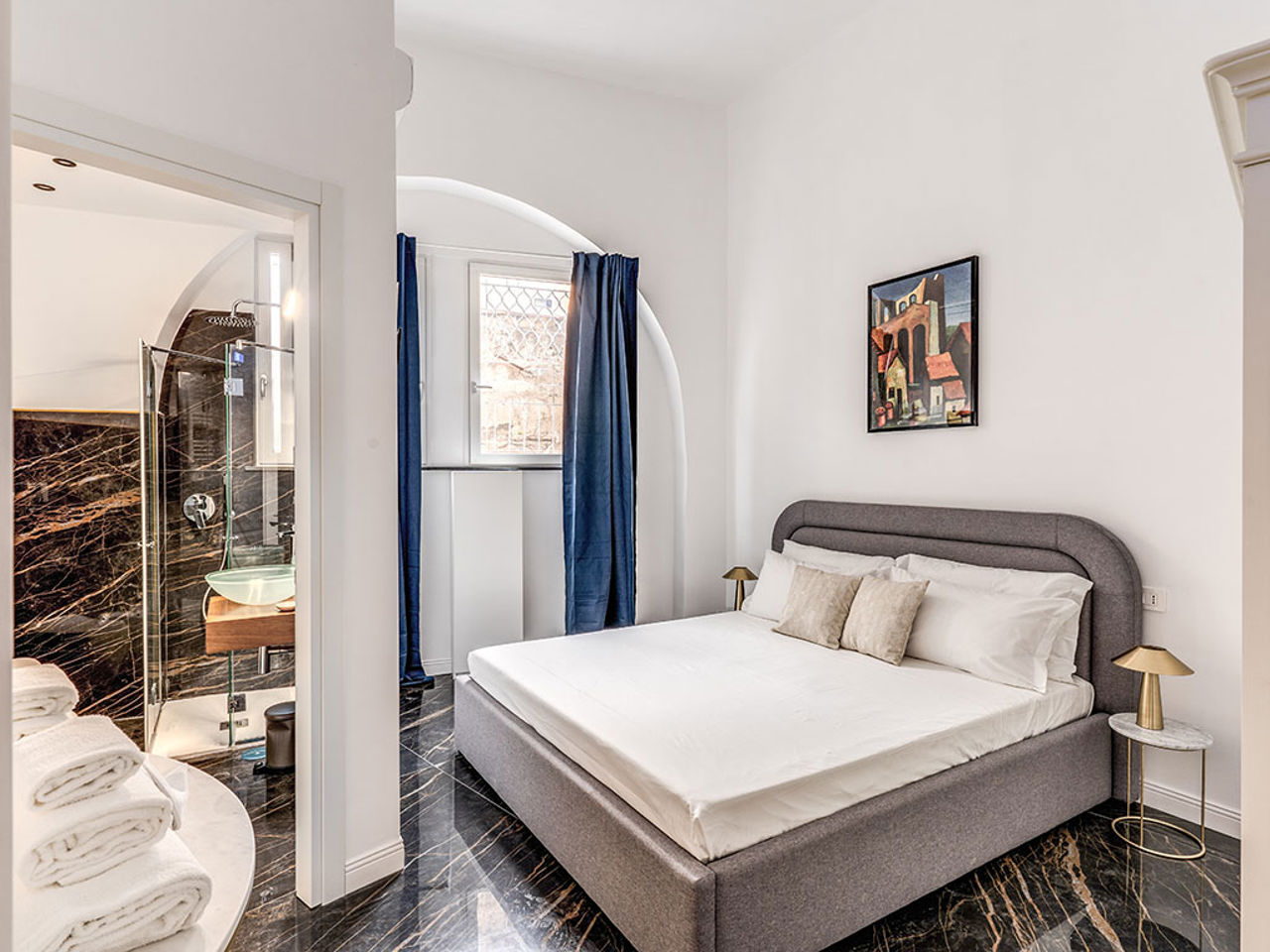 Discover the rooms at Palazzetto Santa Lucia in Naples