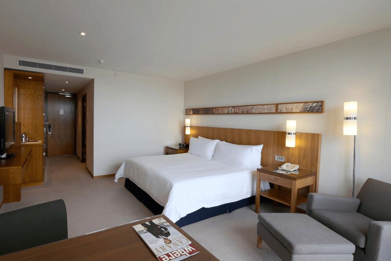 Book the Standard Room at Canary Riverside Plaza Hotel in London