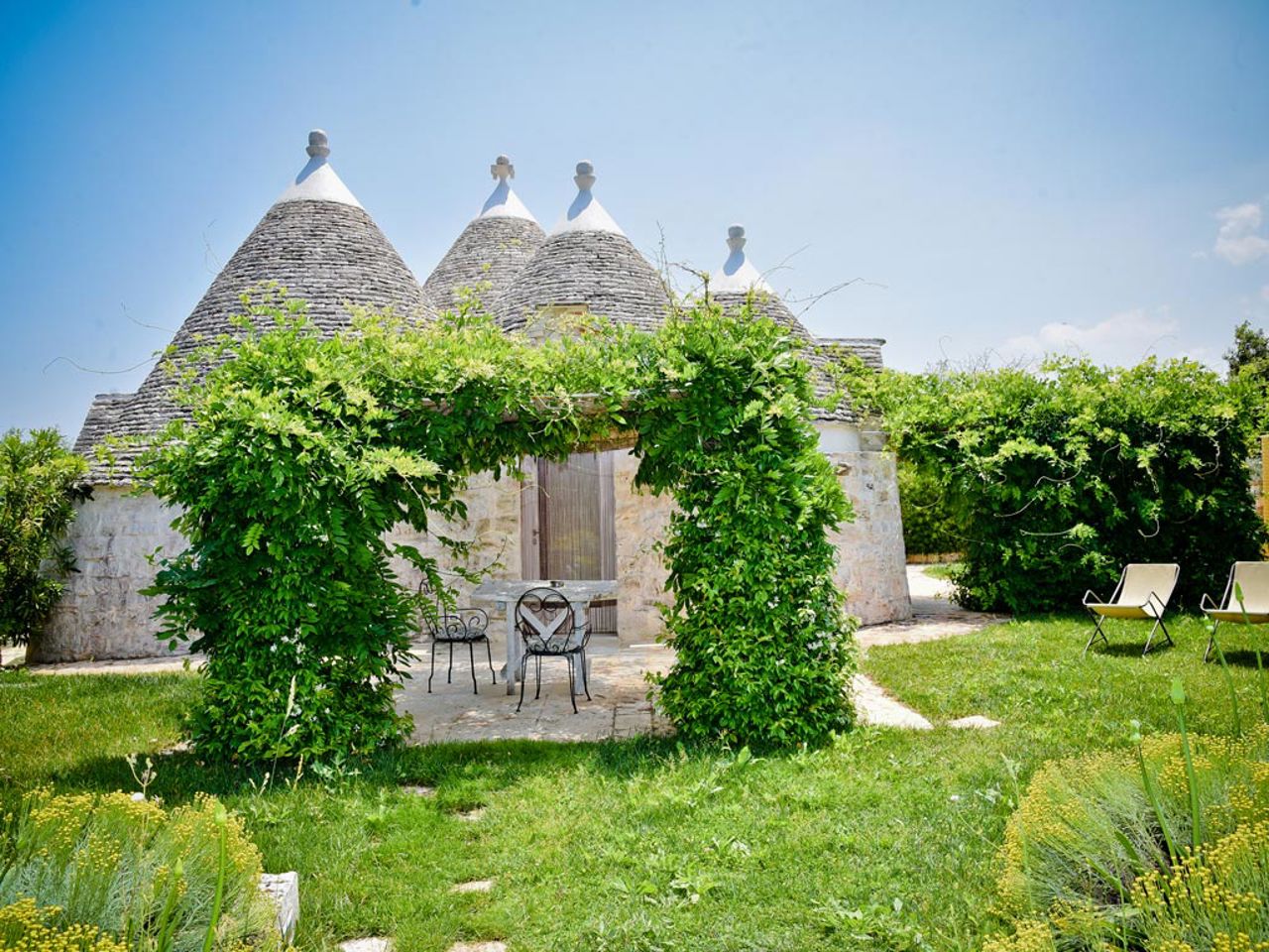 Official Website of Leonardo Trulli Resort Locorotondo | Book now