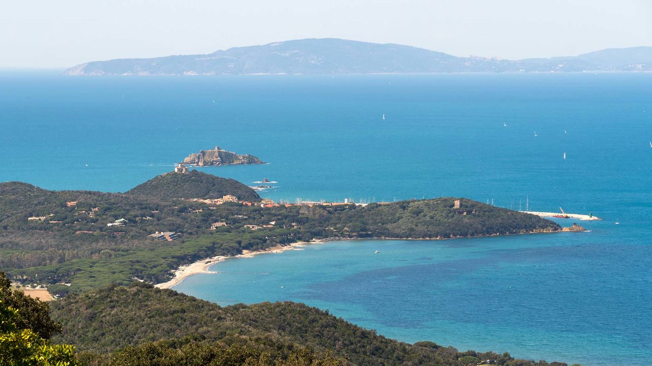 Discover the beaches in Punta Ala with Punta Ala Sea View Apartments