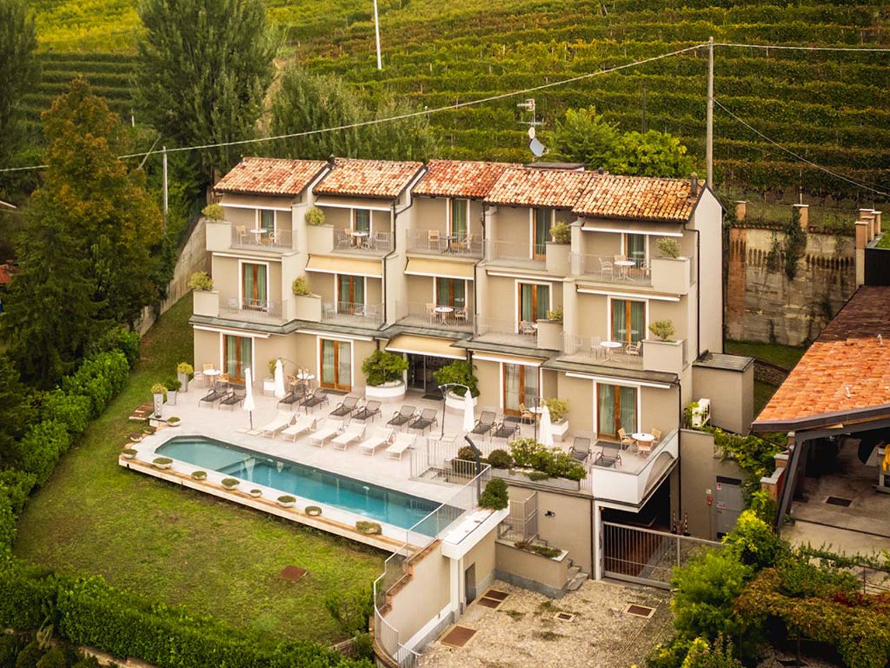 Sito ufficiale Réva Residences & Pool a Monforte d'Alba | Prenota ora