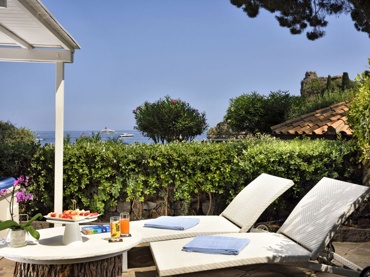 Discover the Superior Room with Jacuzzi at La Plage Resort in Taormina