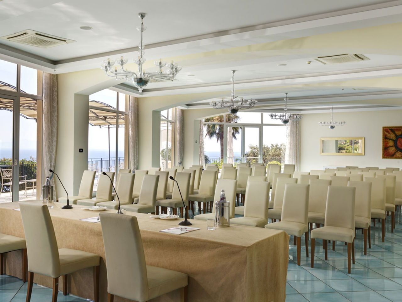 Choose Hotel Raito for meetings and events in Salerno