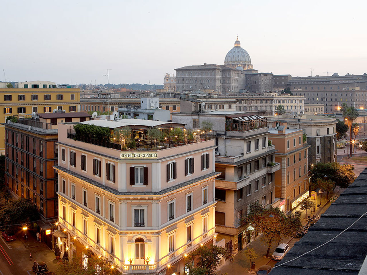Discover how to reach Hotel dei Consoli in the center of Rome
