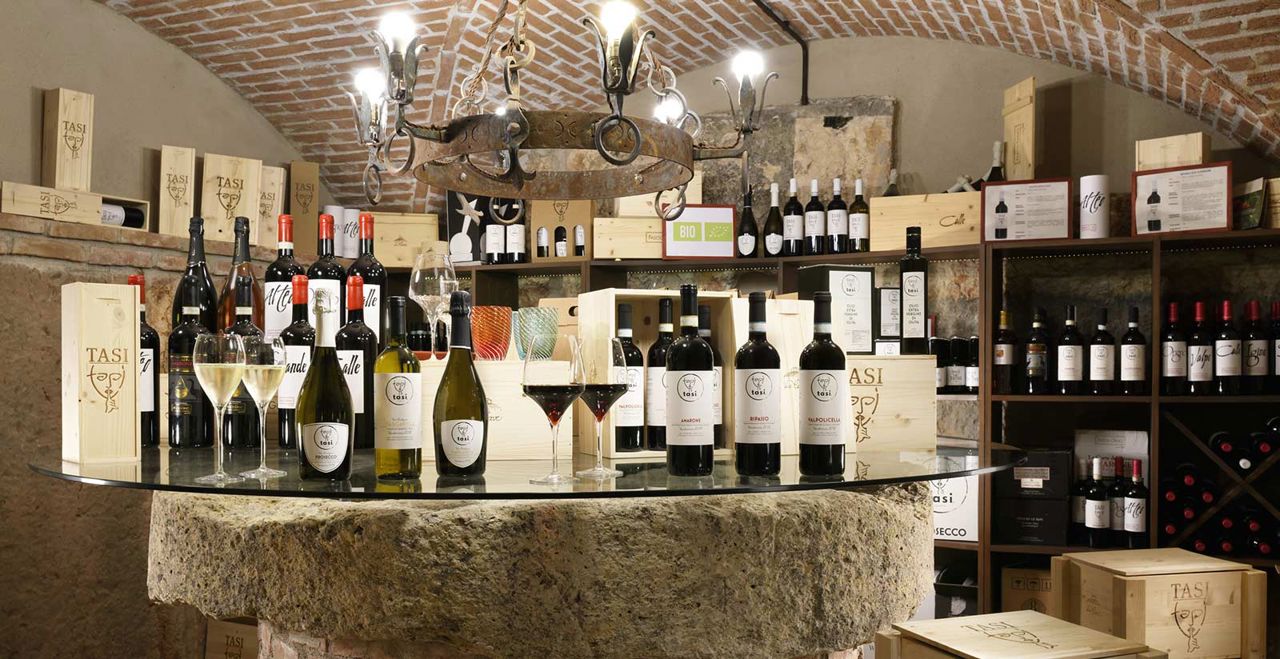 Discover the TASI organic wine collection of Tenuta Le Cave