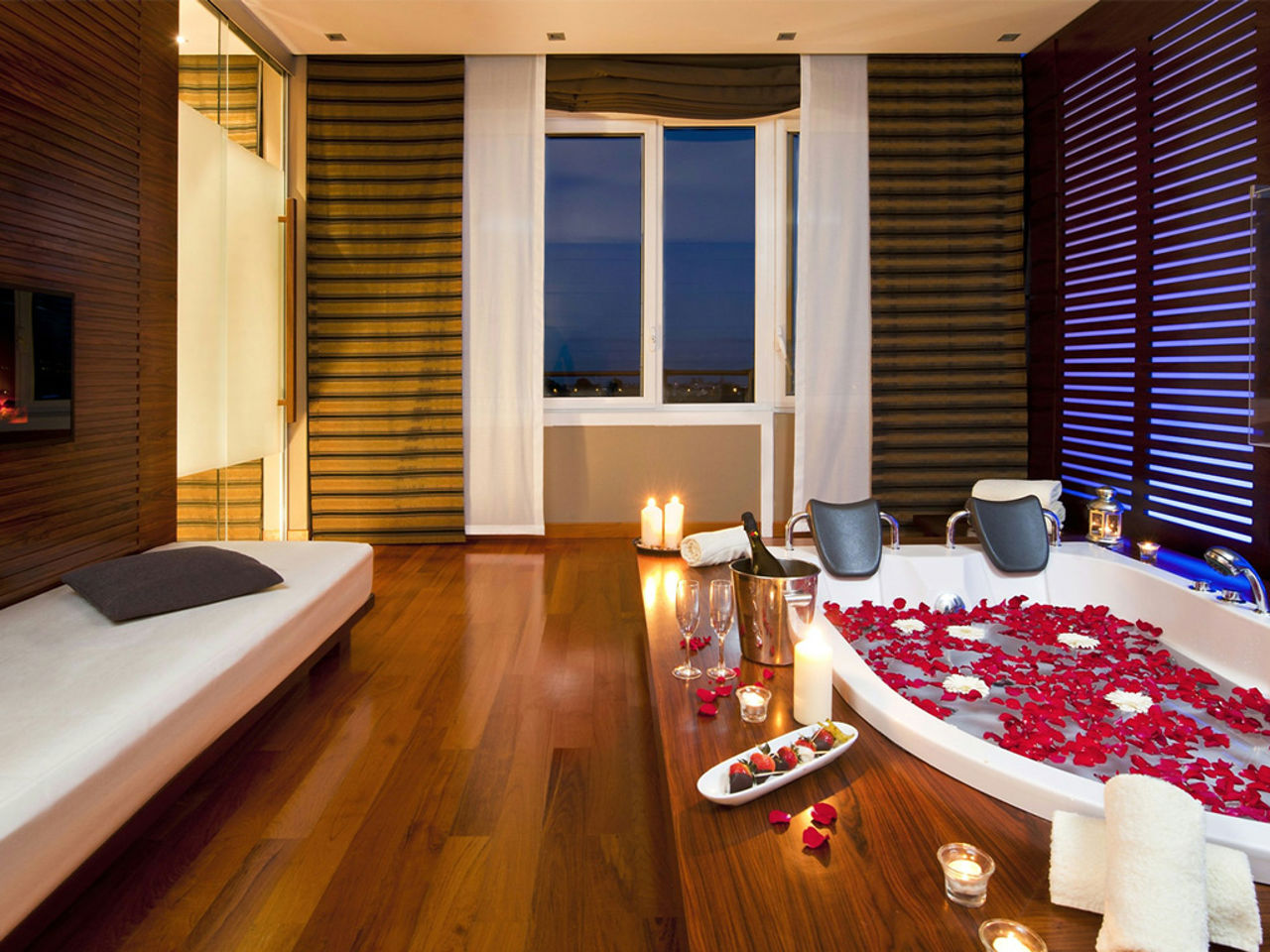 Choose Hotel Roma Aurelia Antica Grand Experience Suite in Rome