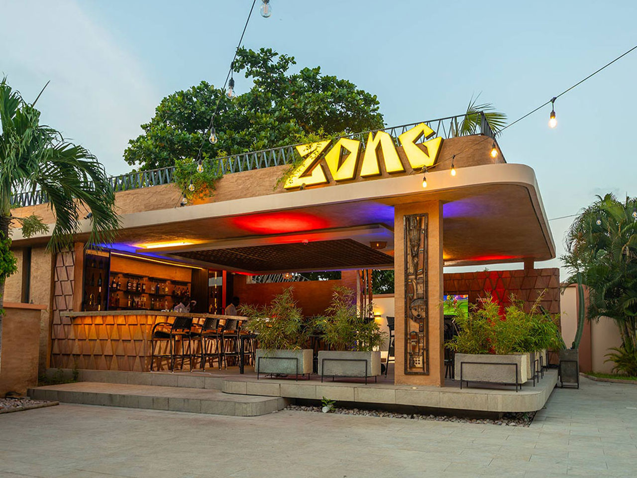 Discover our Restaurant & Bars at The African Regent Resort in Accra