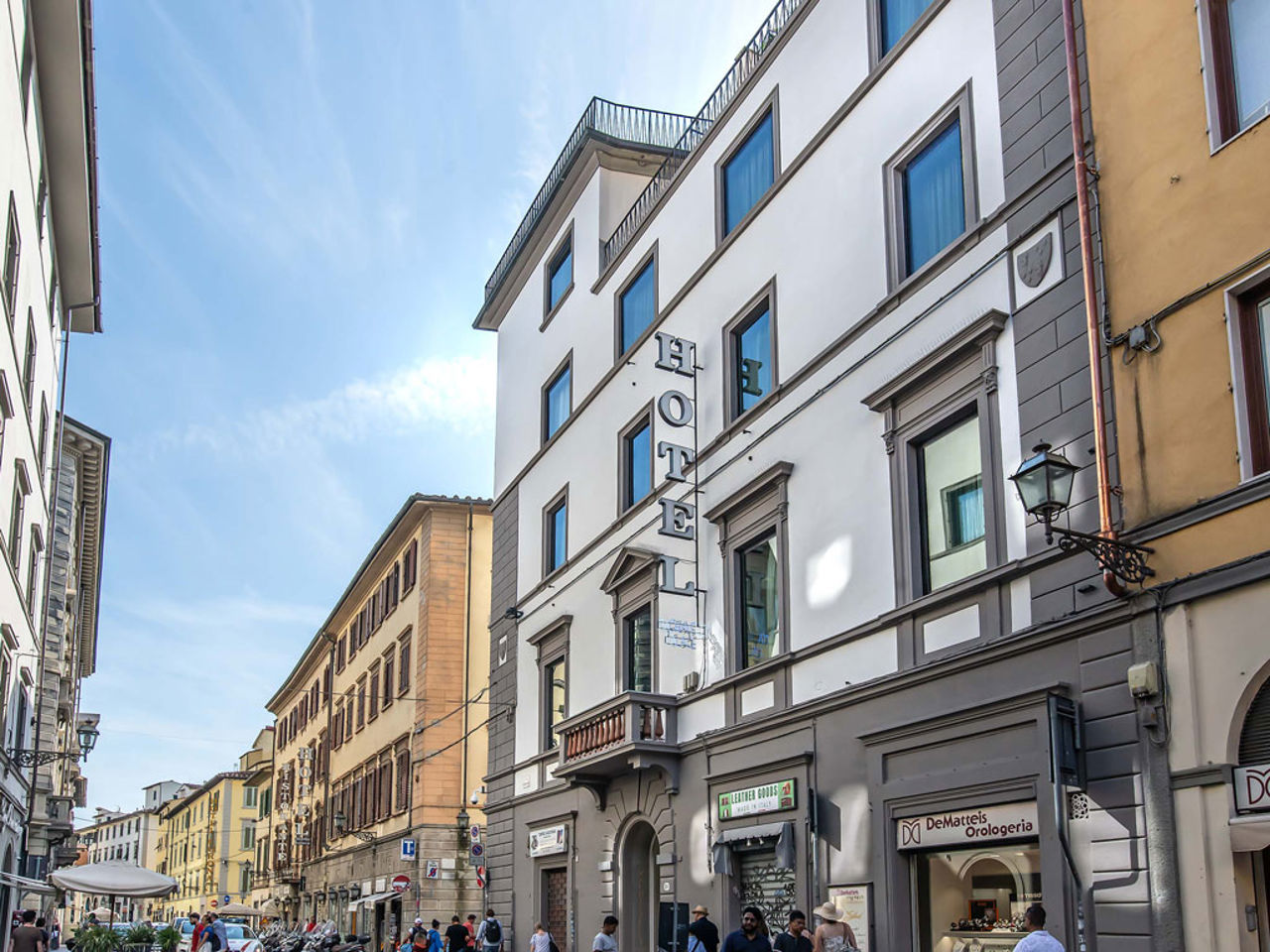 Discover Machiavelli Palace, rooms and Rooftop in Florence