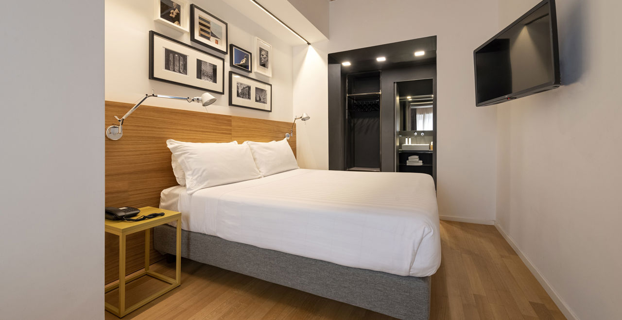Discover the Superior Room of Coronari Palace near Piazza Navona