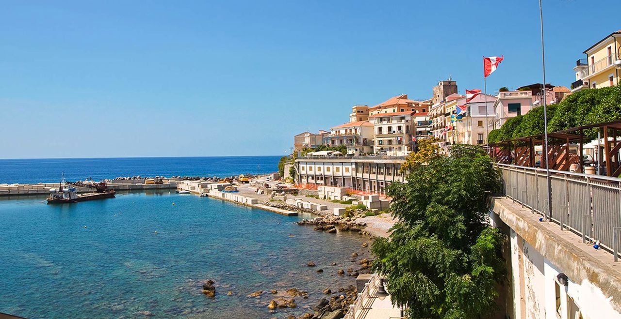 Discover Diamante with Grand Hotel De Rose in Scalea